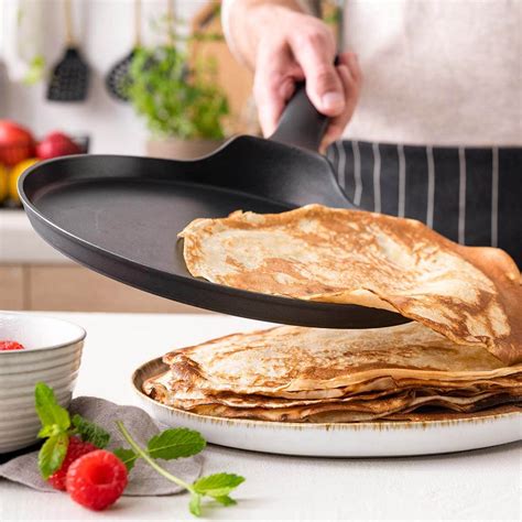 Official MasterChef Pancake Pan 25cm - Essential Black Kitchenware UK